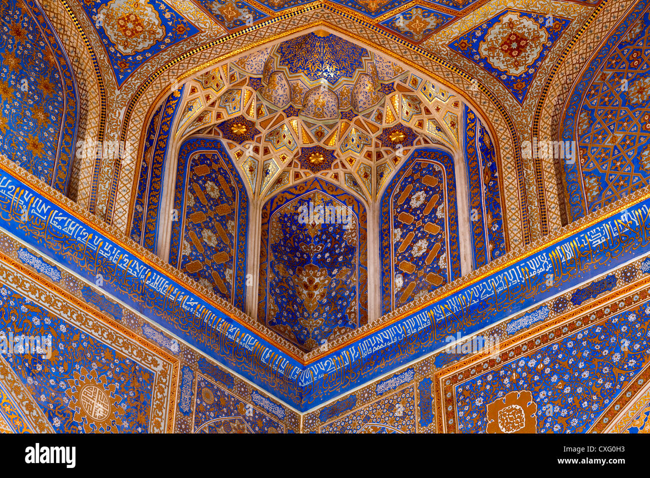 dome of squinch of dome of prayer hall, Tila Kari (Gold Worked) madrasa ...
