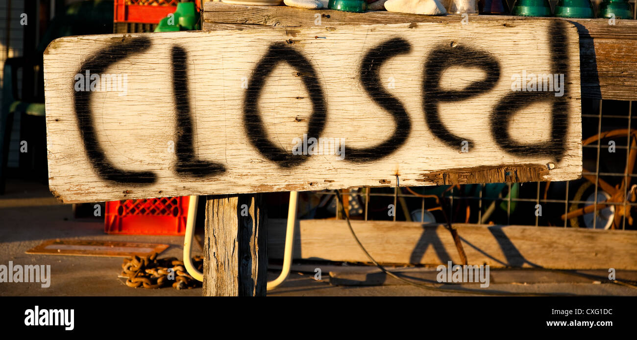 Closed storefront hi-res stock photography and images - Alamy