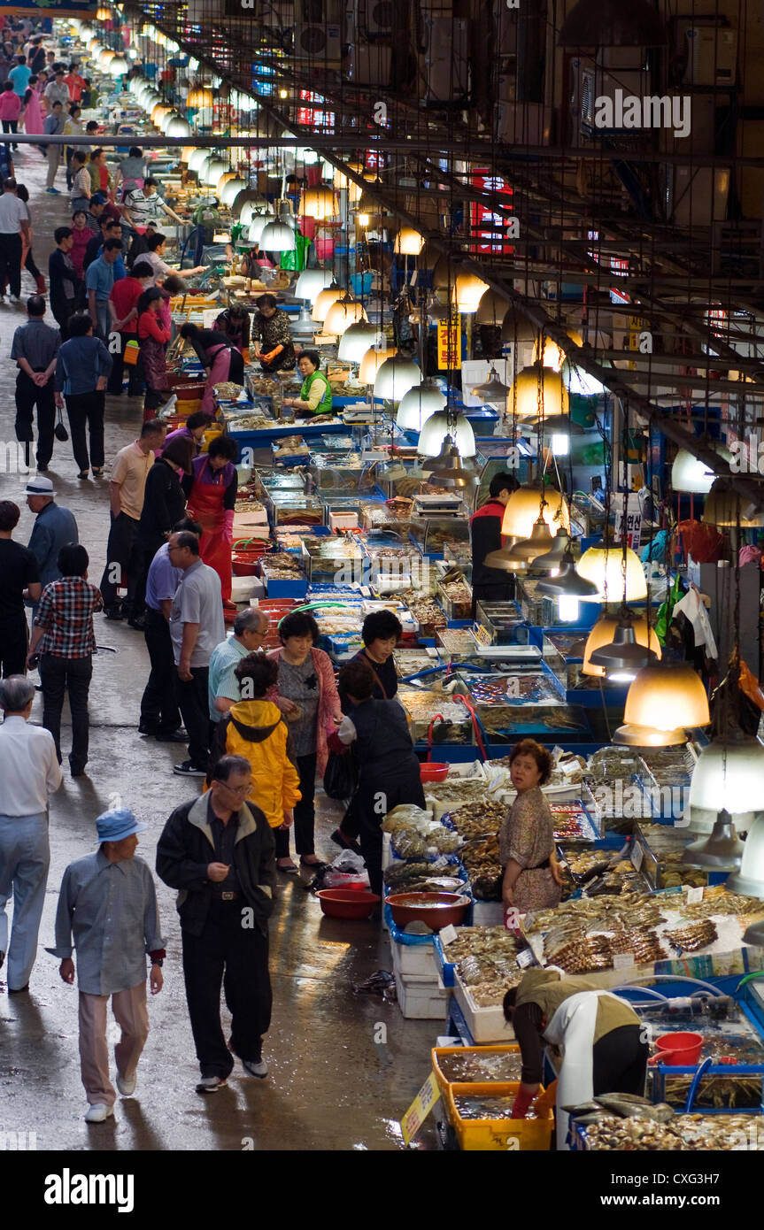 Noryangjin fish market, largest fish market in Seoul, Seoul, Korea ...