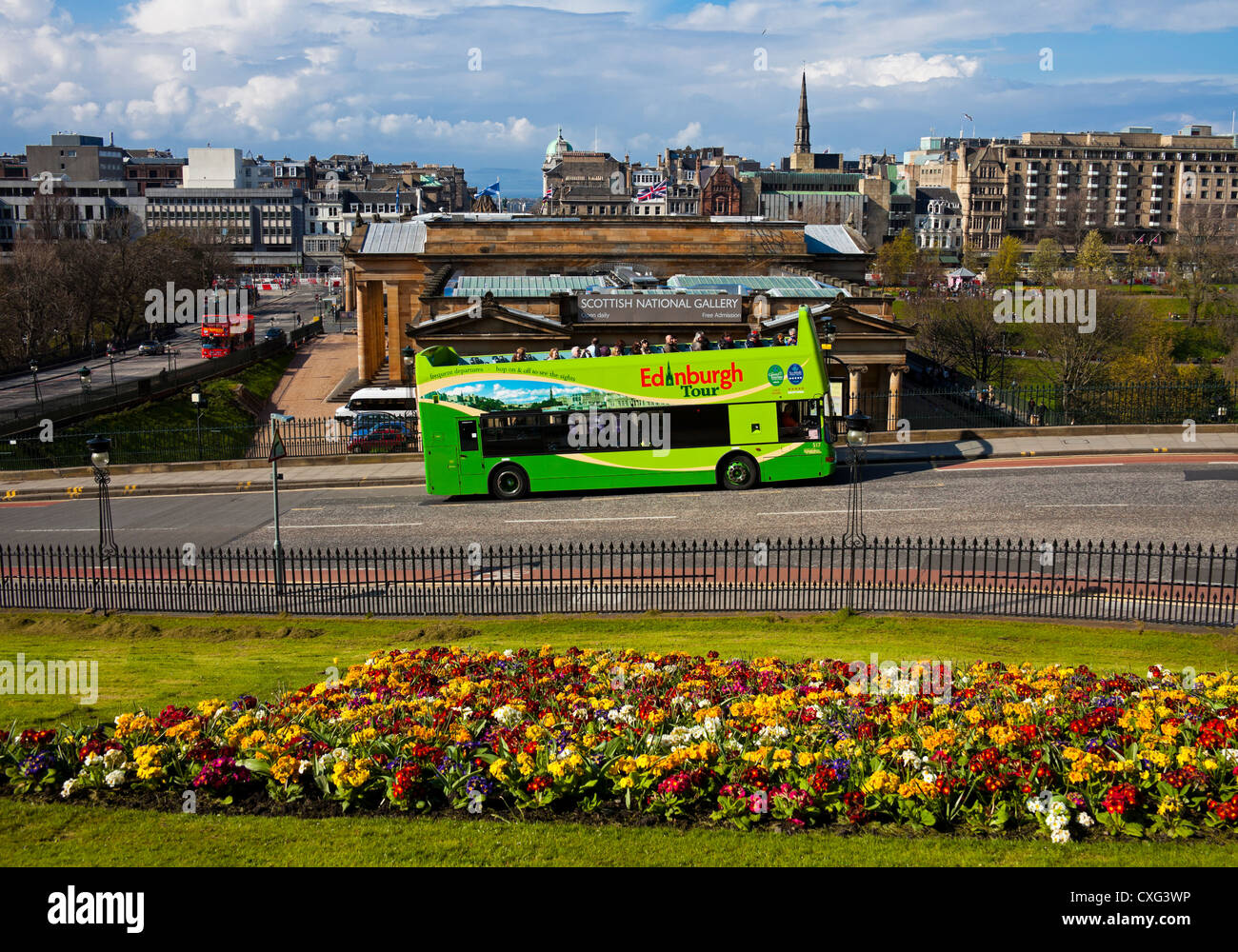 Tour bus edinburgh hi-res stock photography and images - Alamy