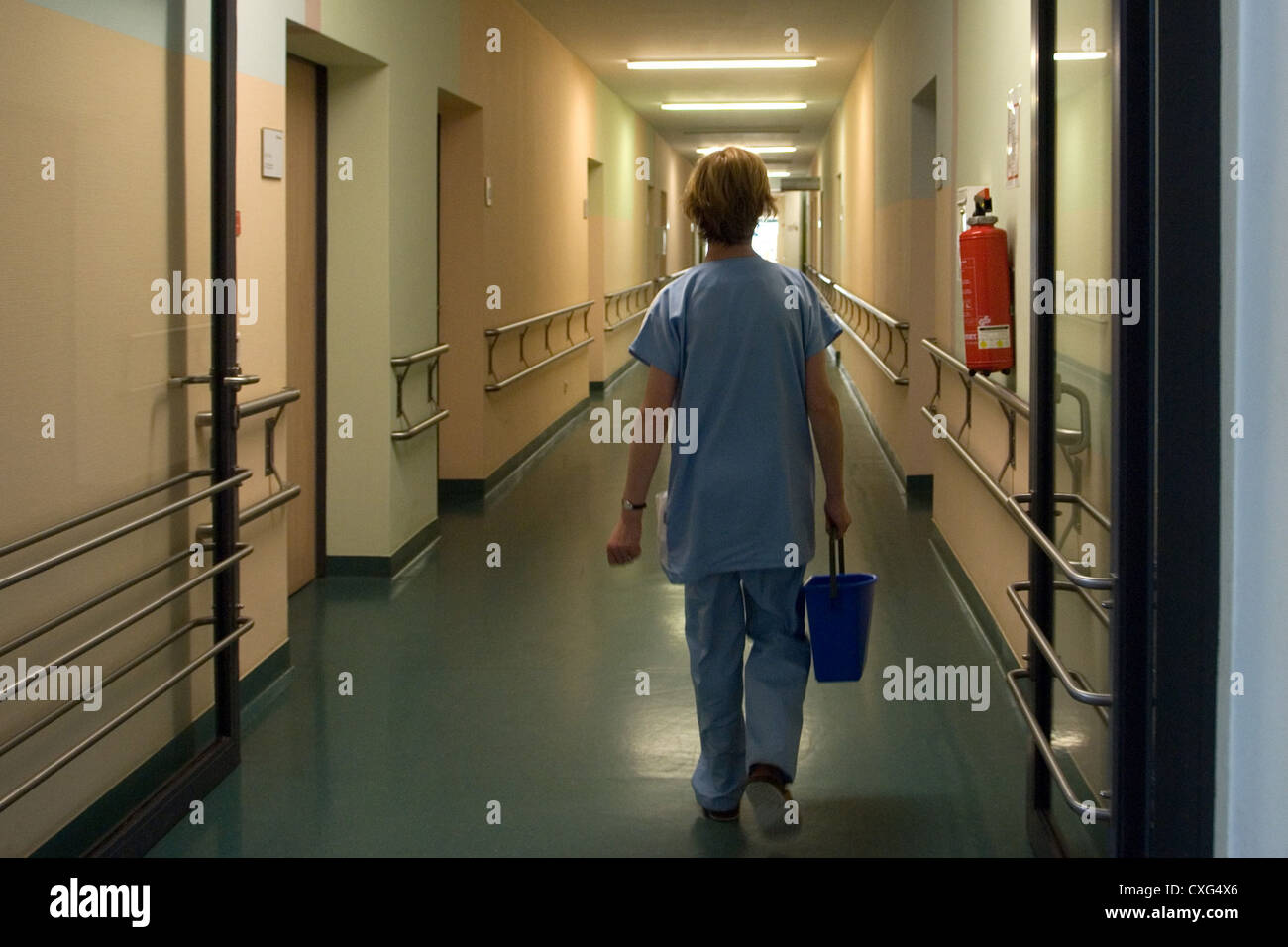 Nurse running hi-res stock photography and images - Alamy
