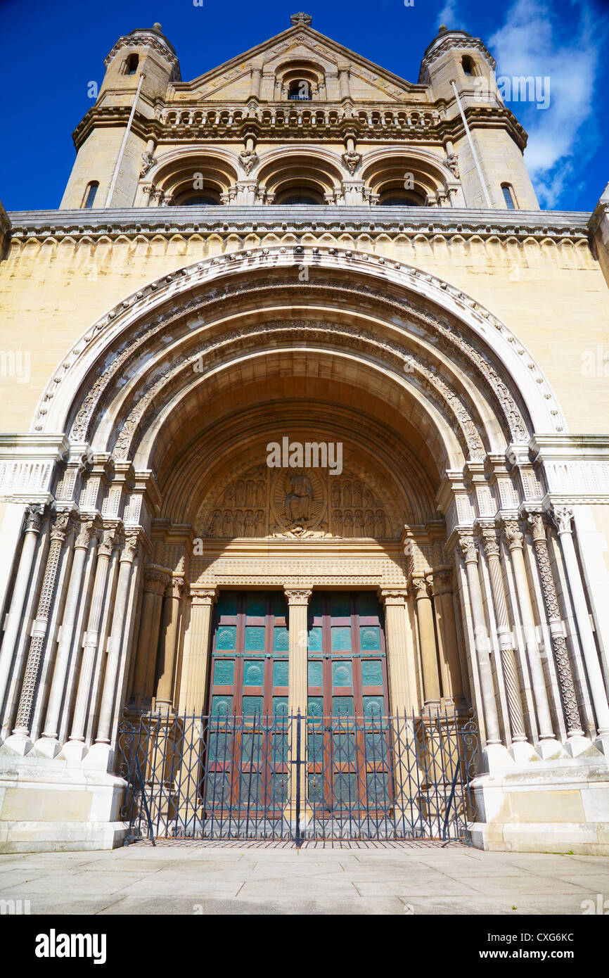 Belfast gate hi-res stock photography and images - Alamy