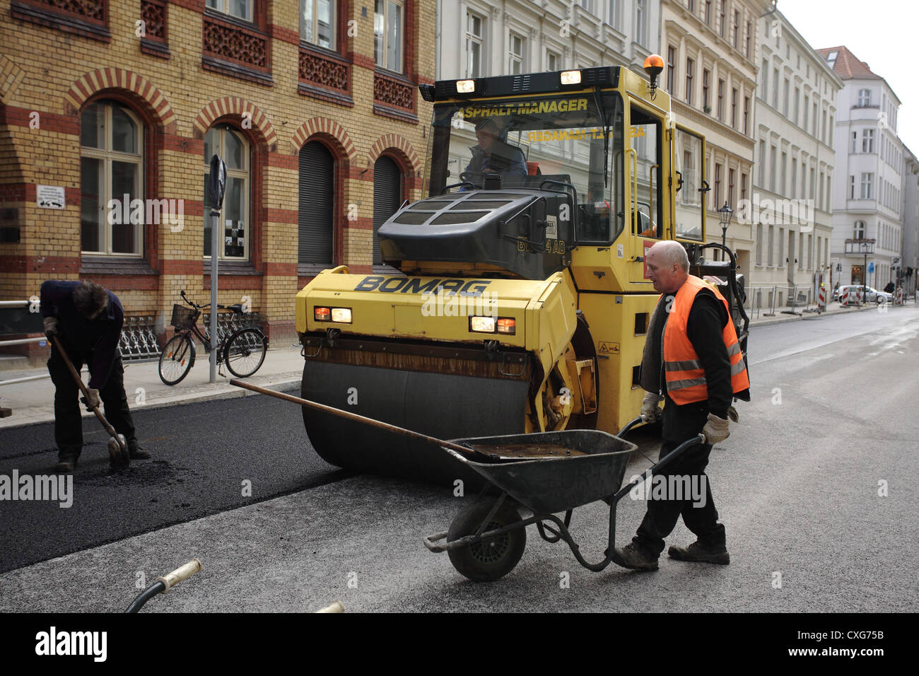 Paving a street in Berlin Stock Photo - Alamy