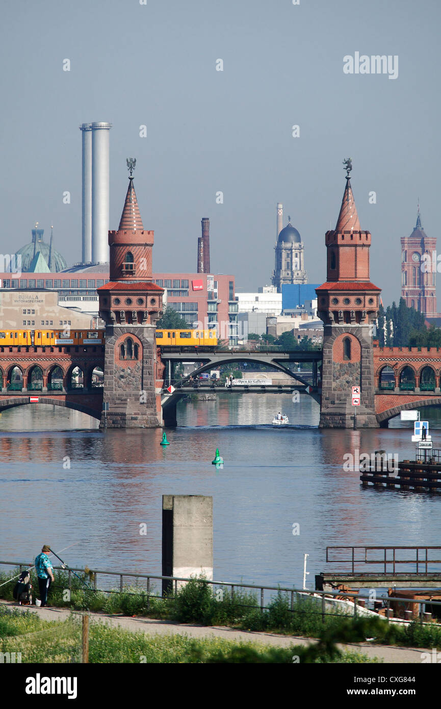 Oberbaumbruecke vertical hi-res stock photography and images - Alamy