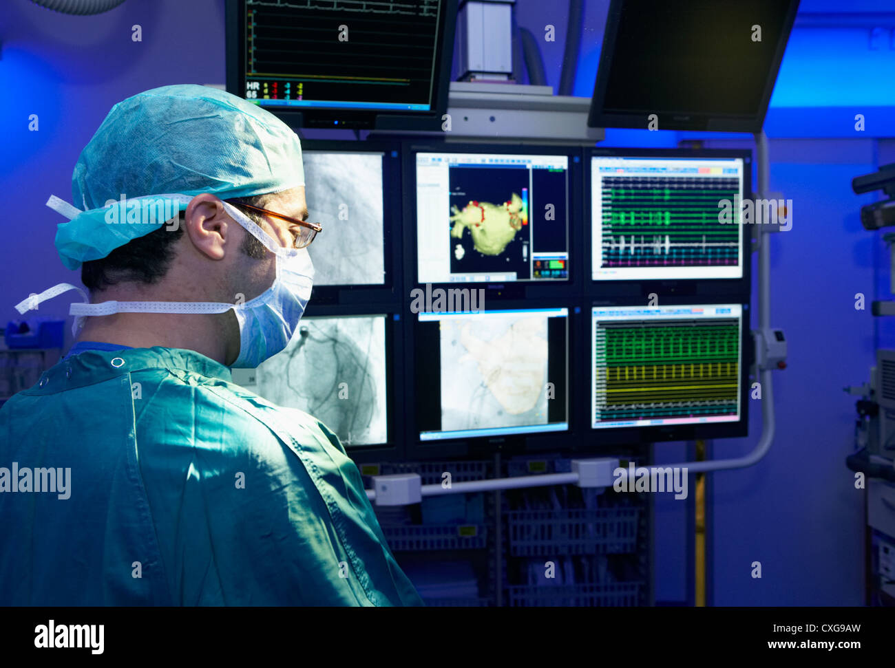 Berlin cardiologist before monitors an advanced cardiology clinic Stock ...