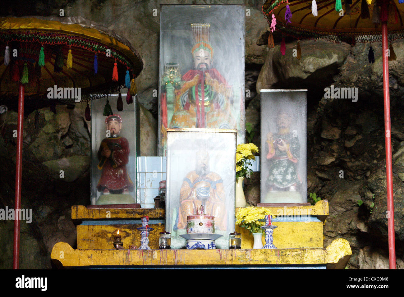 Religious altar figures hi-res stock photography and images - Alamy