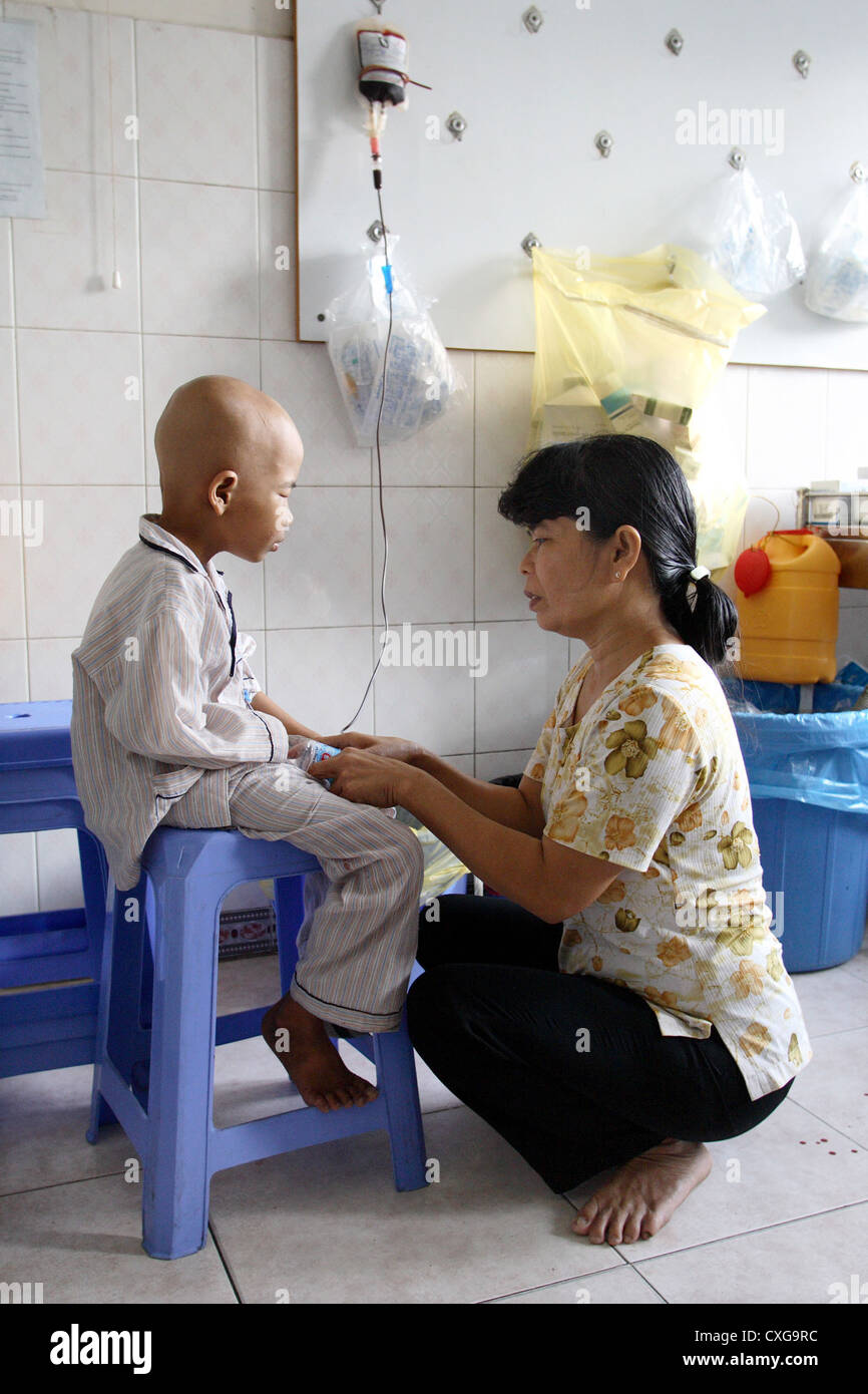 Mother with her child in a chemotherapy on a cancer ward Stock Photo ...