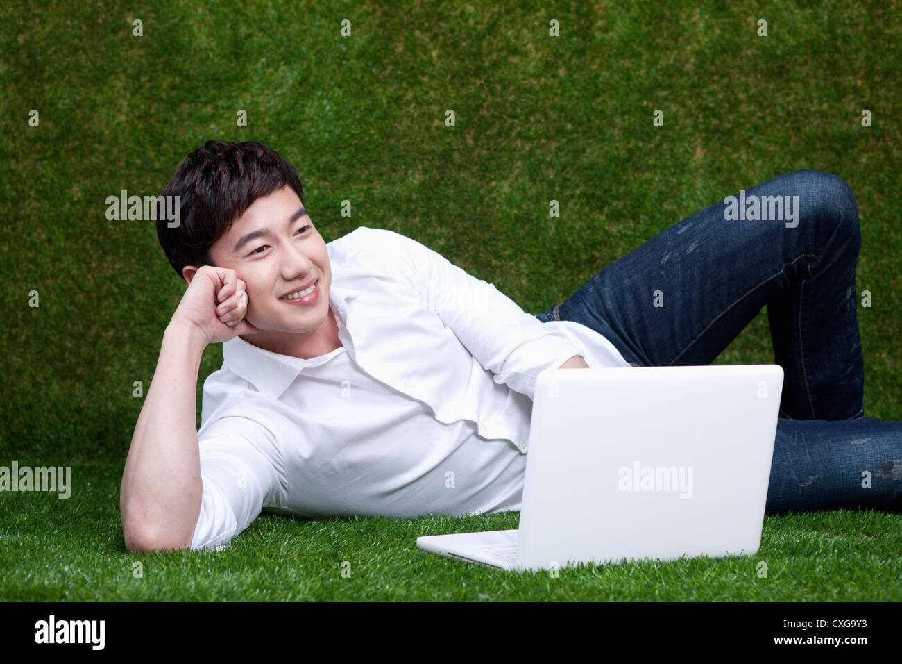 man lying on his side and using a laptop Stock Photo - Alamy