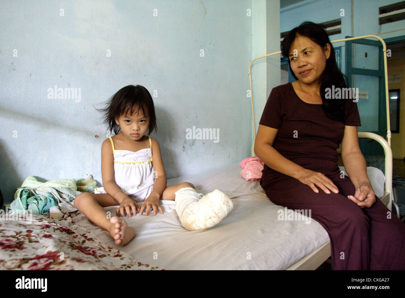 Plaster foot hi-res stock photography and images - Alamy