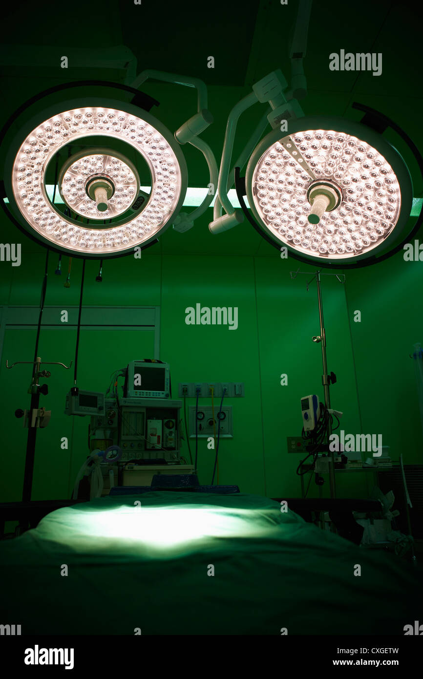 Two bright surgery lights on top of surgery bed Stock Photo - Alamy