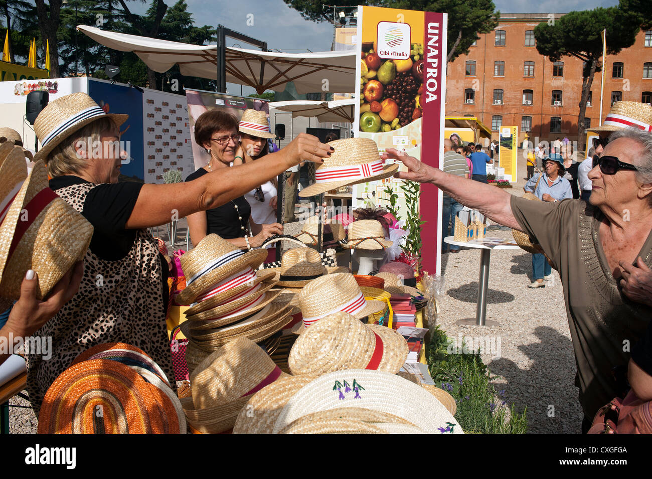 Farmers' Market at Circo Massimo, Rome, Italy Stock Photo - Alamy