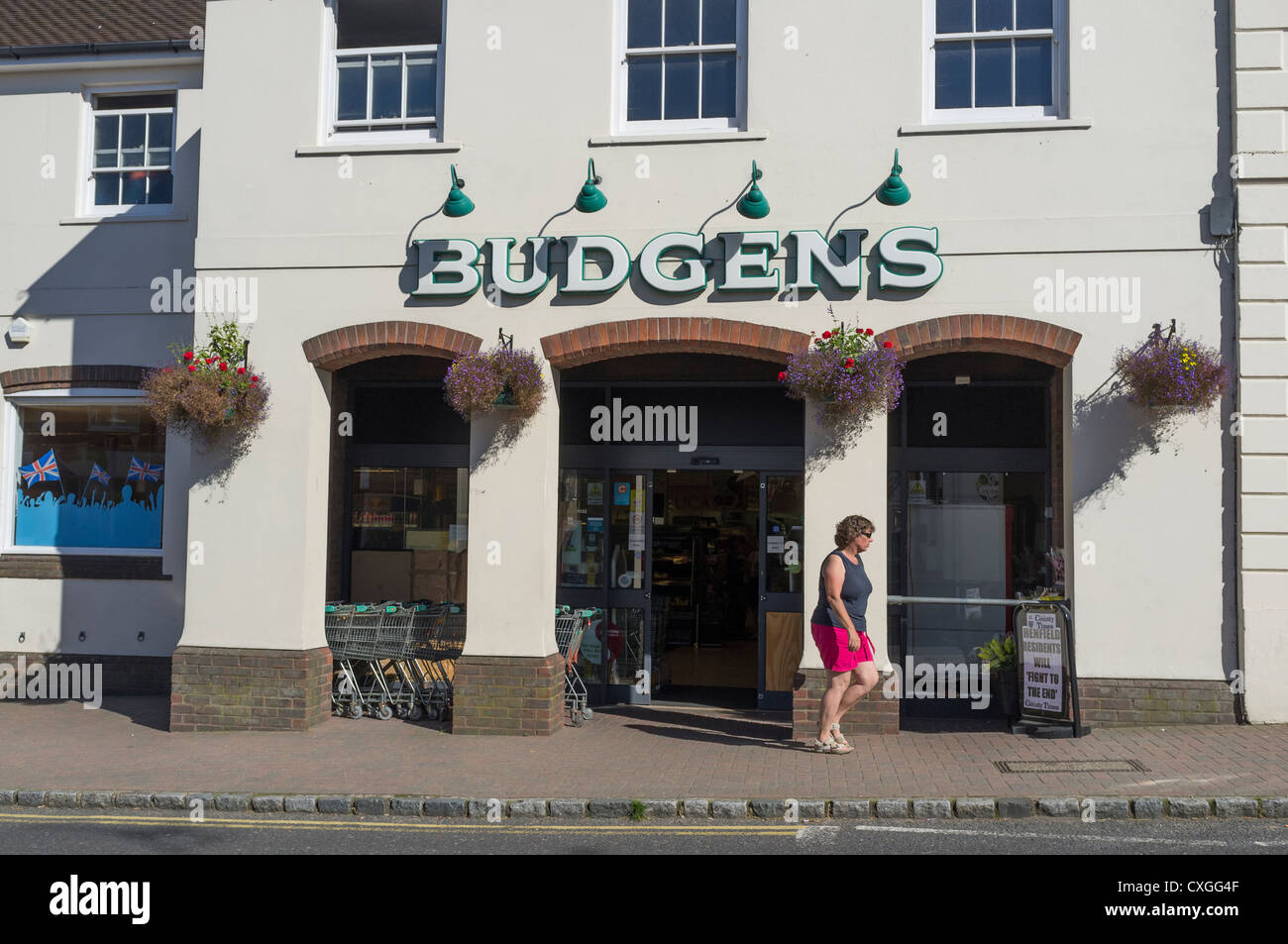 Budgens supermarket shop store hi-res stock photography and images - Alamy