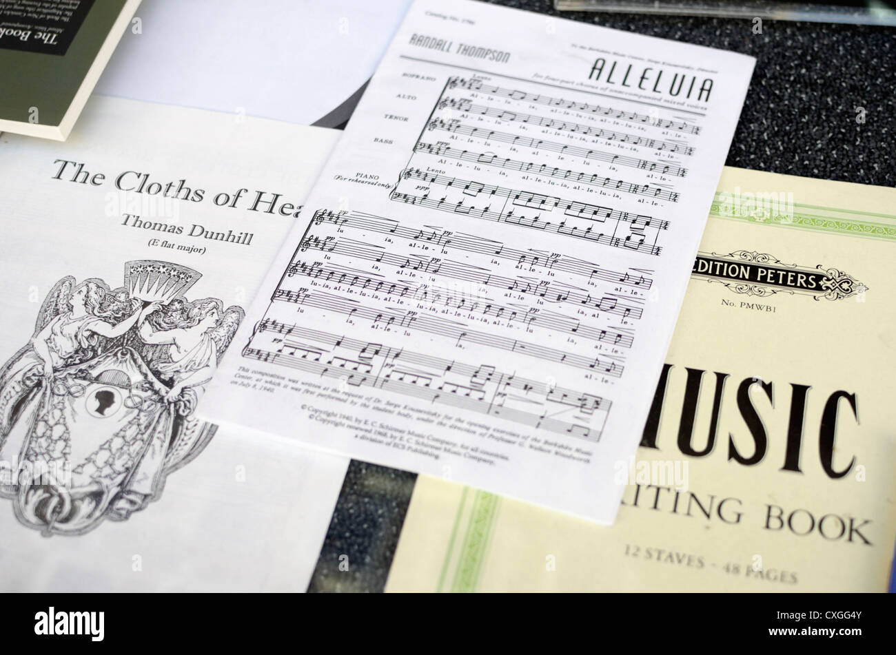 Horizontal music scores hi-res stock photography and images - Alamy