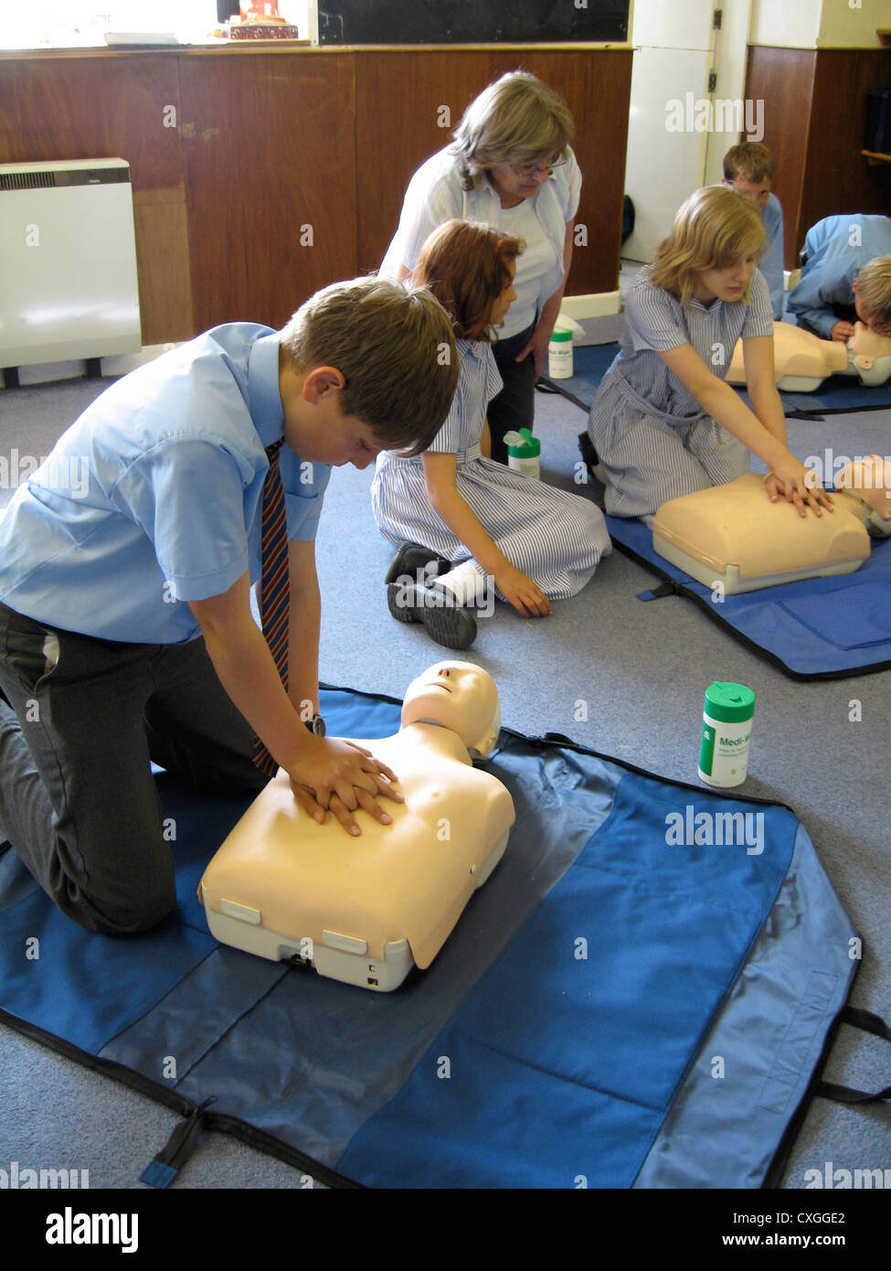 children learning first aid Stock Photo - Alamy