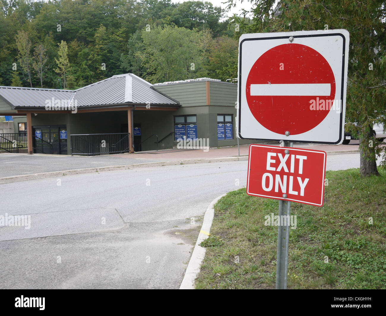 "exit only" "do not enter" road sign Stock Photo - Alamy