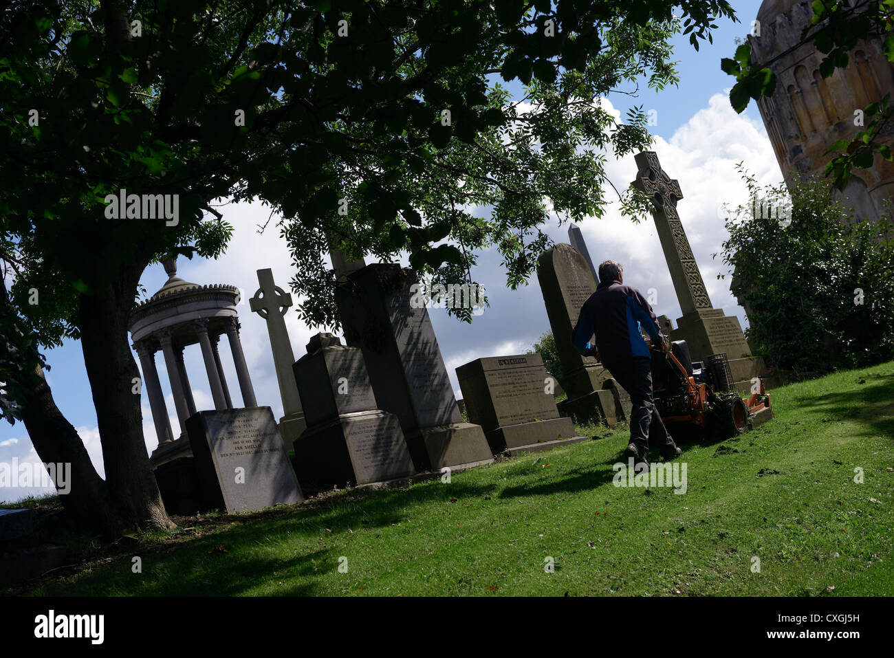 glasgow necropolis celtic cross memorial Stock Photo - Alamy
