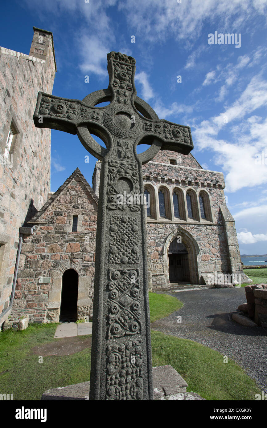 Isle of Iona, Scotland. St John’s Cross with the Abbey Church in the ...