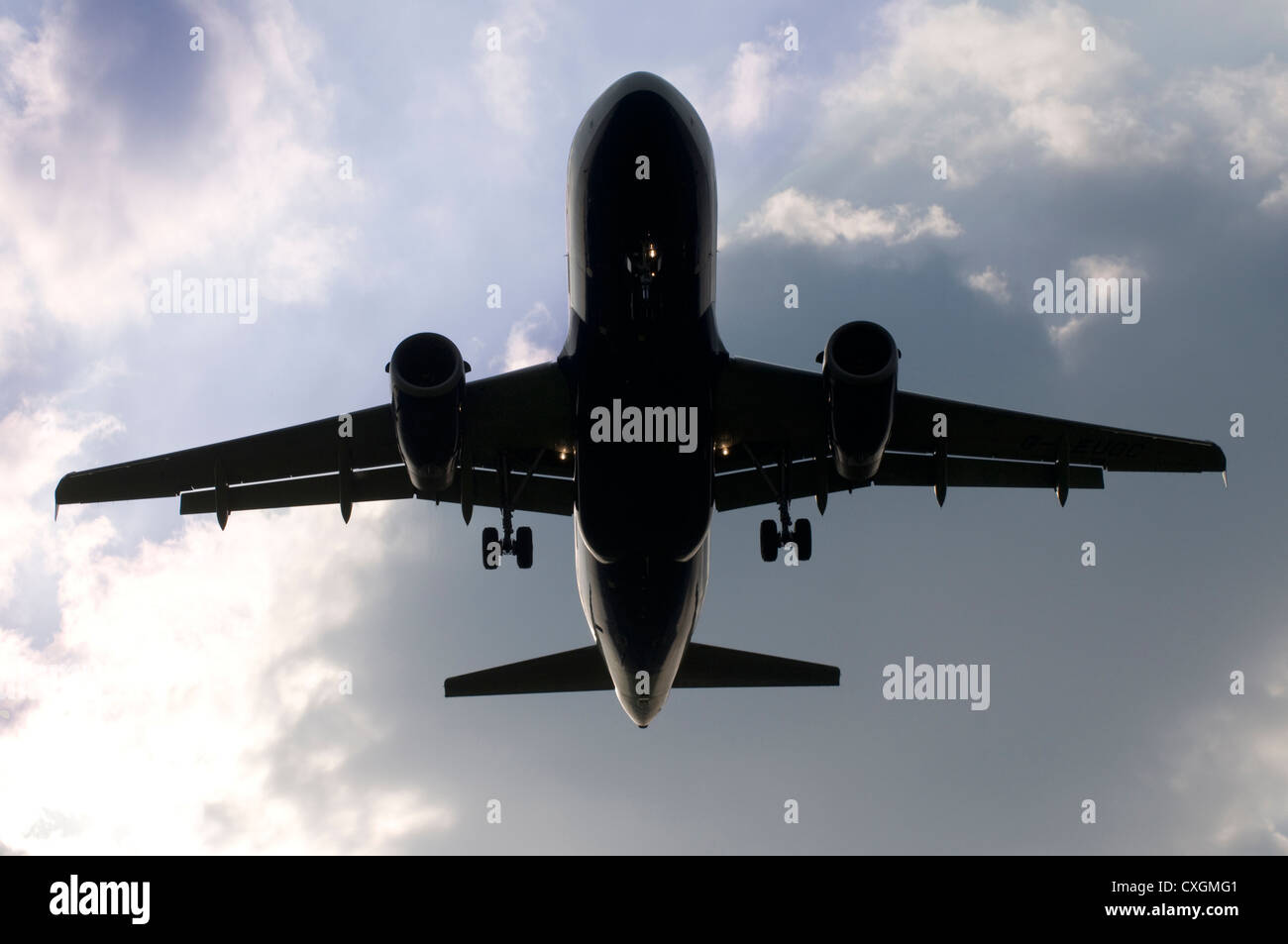 Aircraft on final approach to heathrow airport hi-res stock photography ...