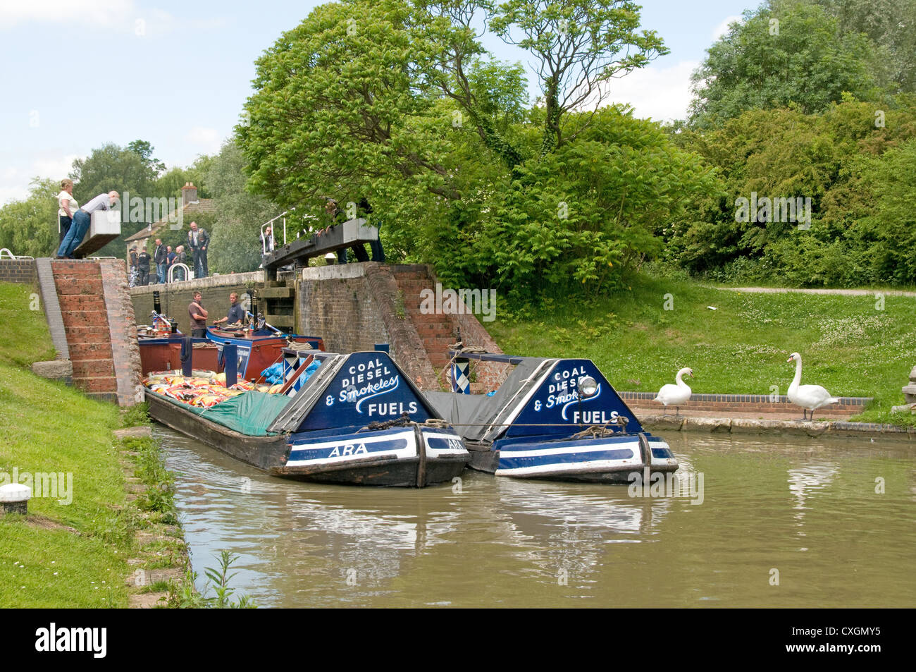 Traditional working narrowboat hi-res stock photography and images - Alamy