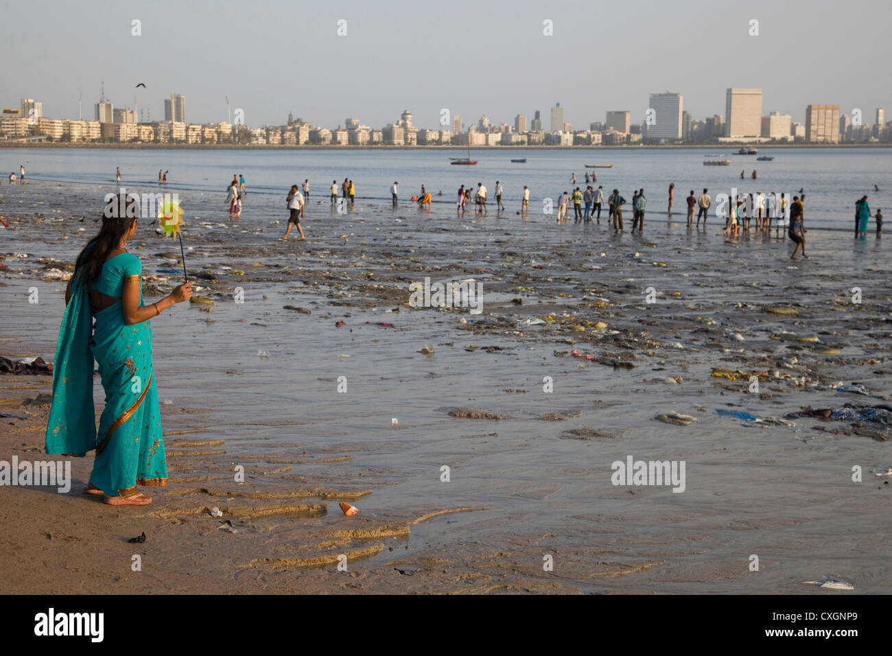 Indian girl in mumbai hi-res stock photography and images - Alamy