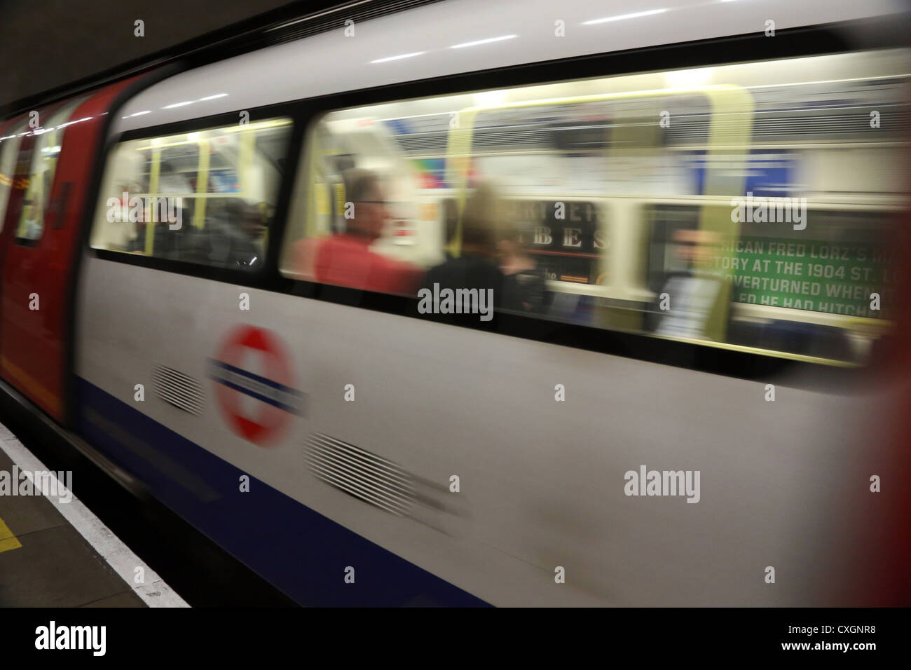 Borough tube station hi-res stock photography and images - Alamy