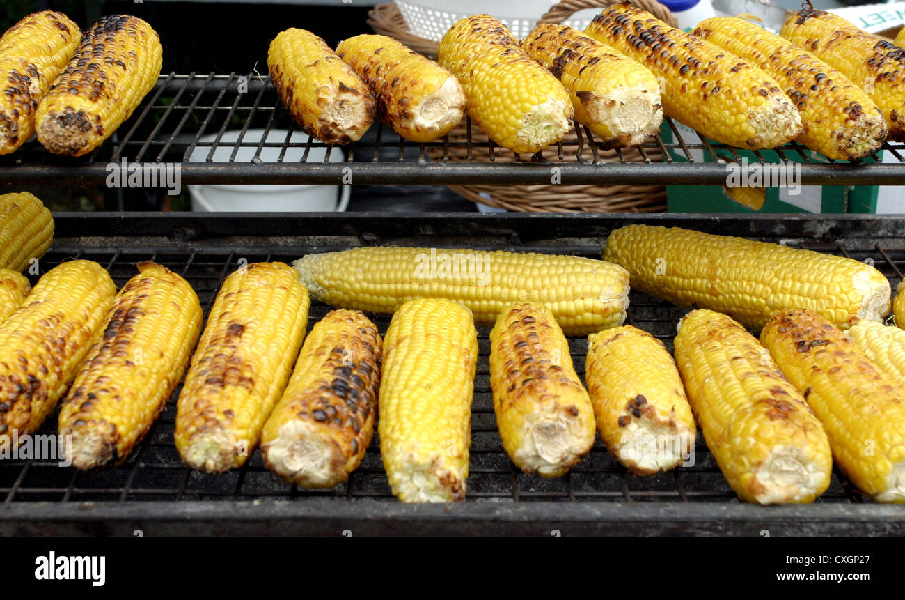 Racks of corn on the cob selling from street stall at the market Stock ...