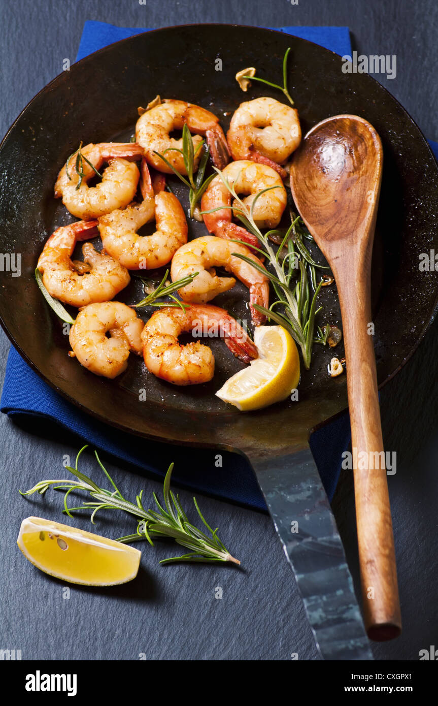 Fried butter garlic prawns hi-res stock photography and images - Alamy