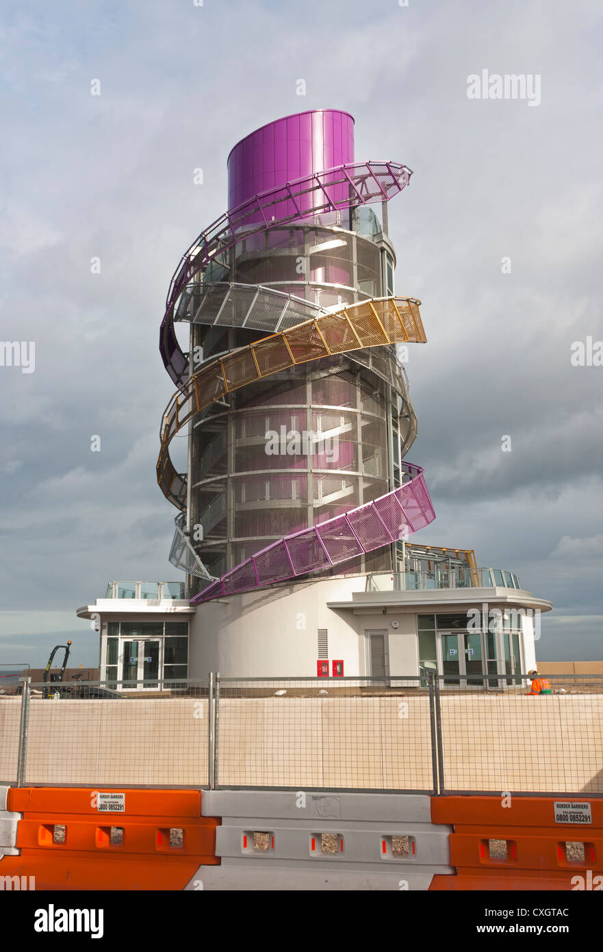 Vertical pier hi-res stock photography and images - Alamy