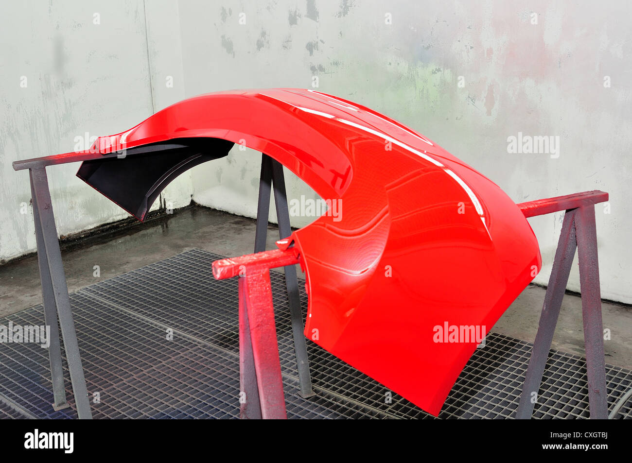 Red car crash hi-res stock photography and images - Alamy