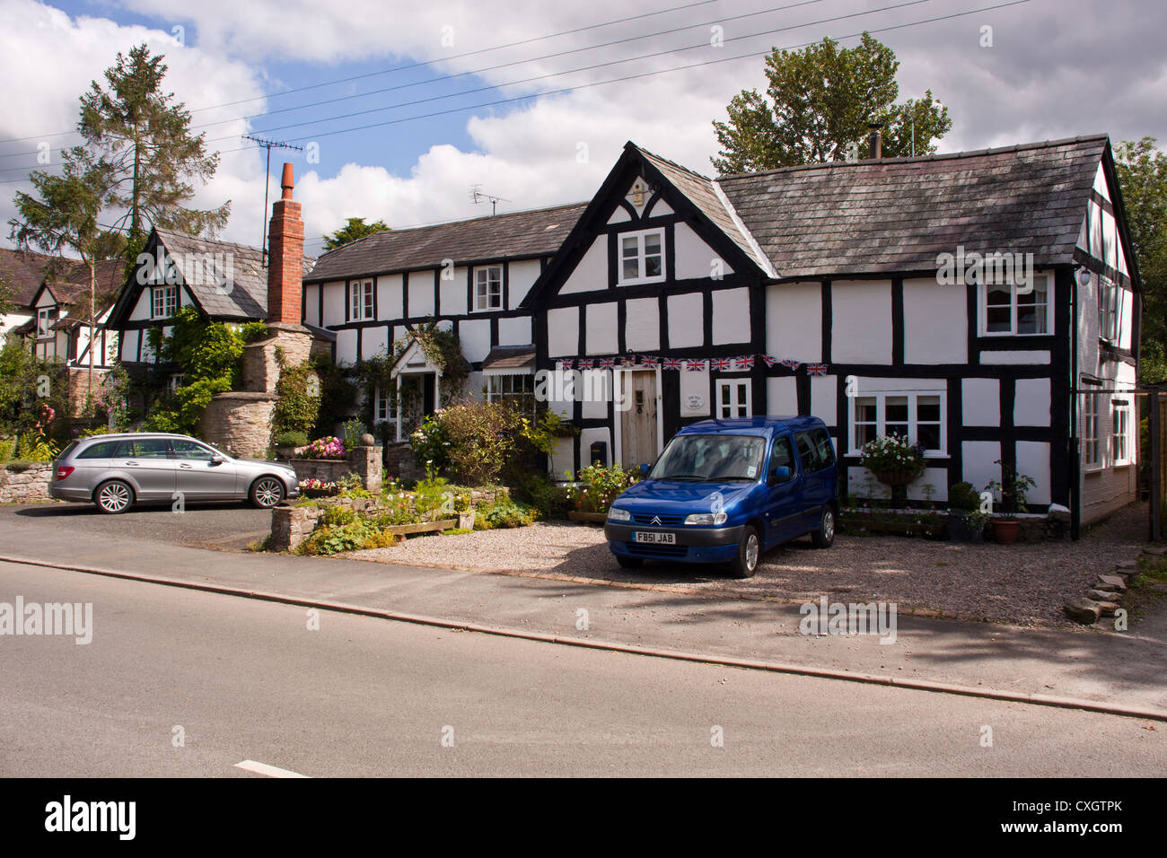 Pretty rural English village hamlet of Eardisland Herefordshire England ...