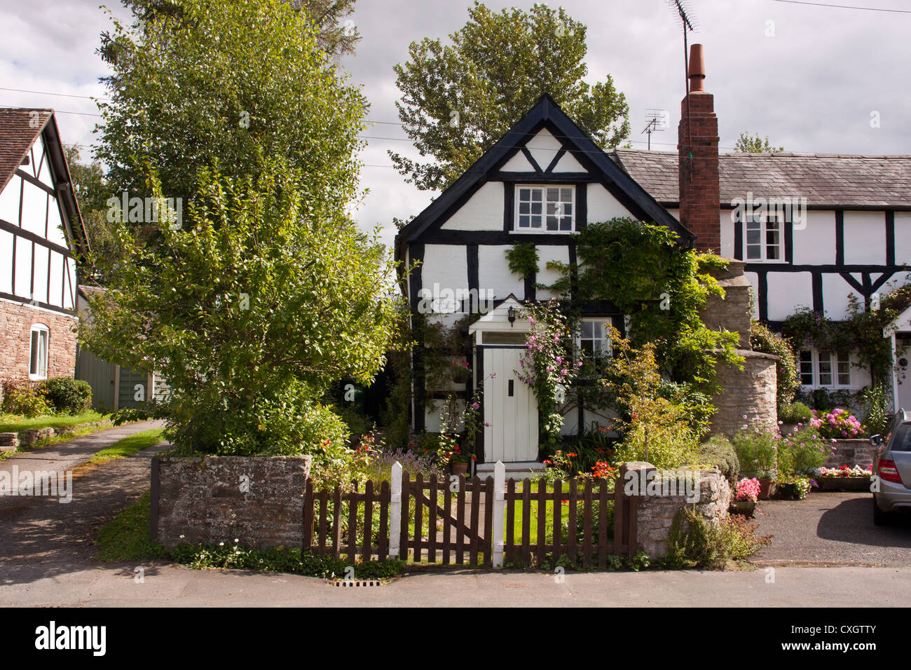 Pretty rural English village hamlet of Eardisland Herefordshire England ...