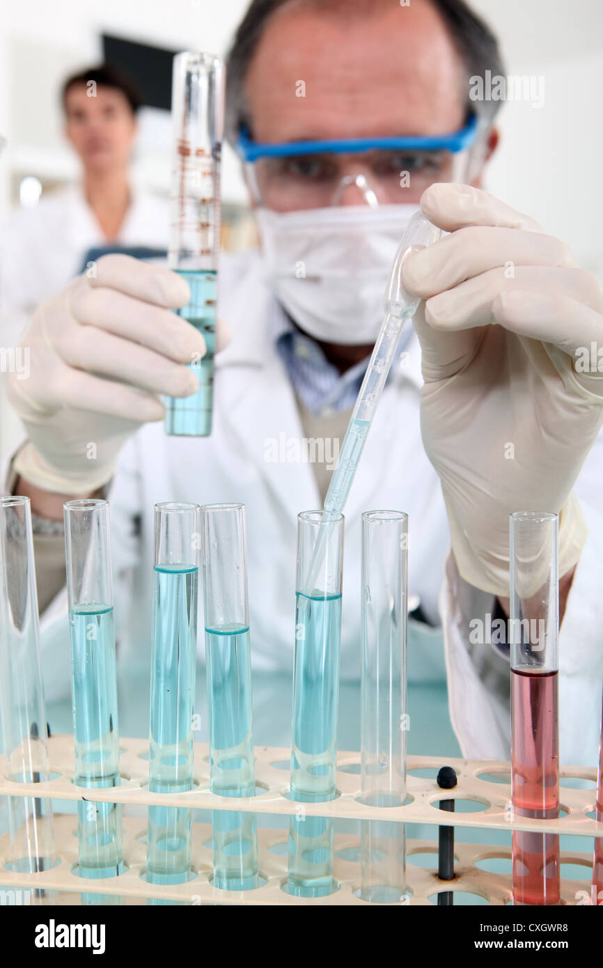 Conduct experiment hi-res stock photography and images - Alamy