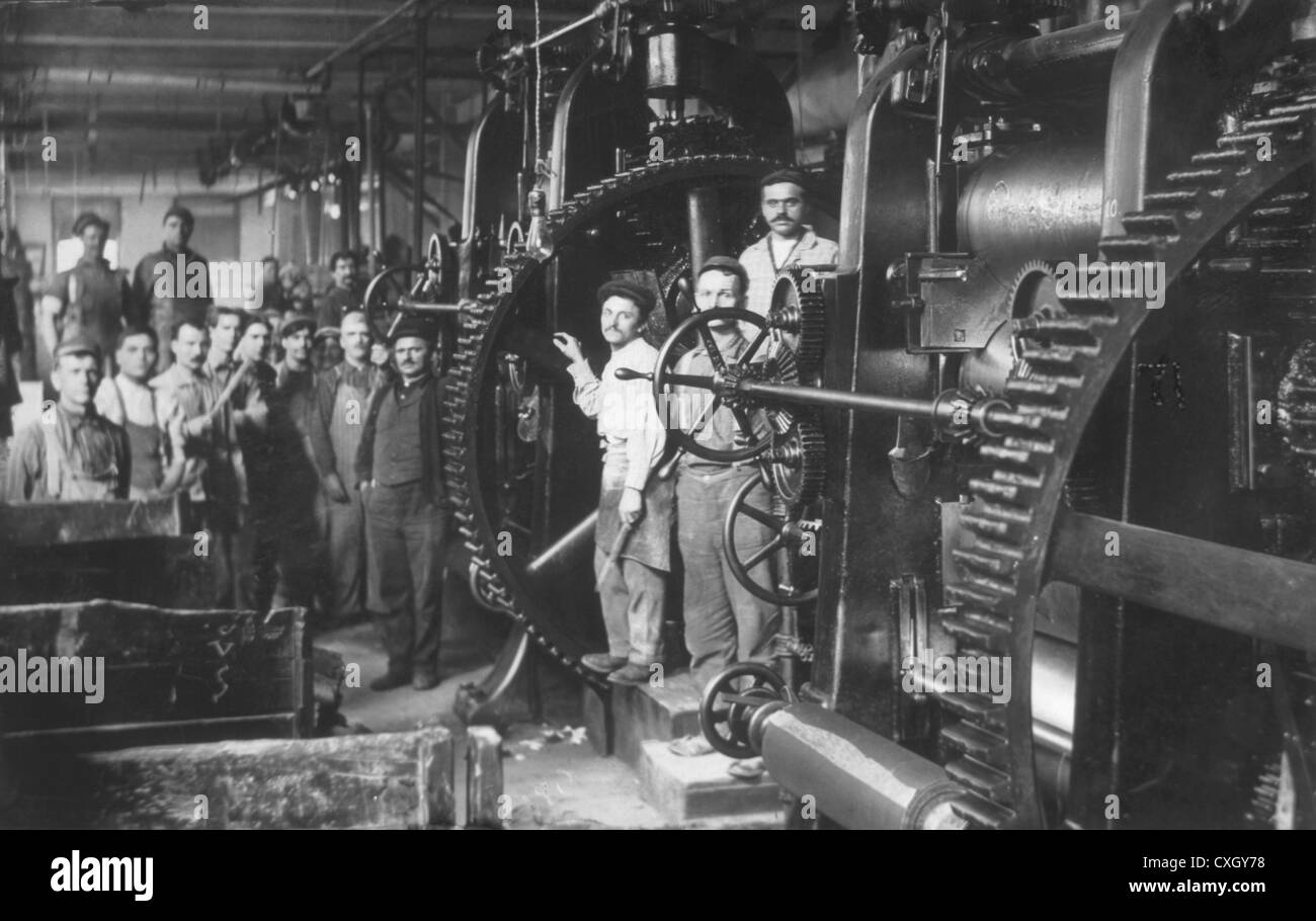 Factory workers black and white machine hi-res stock photography and ...