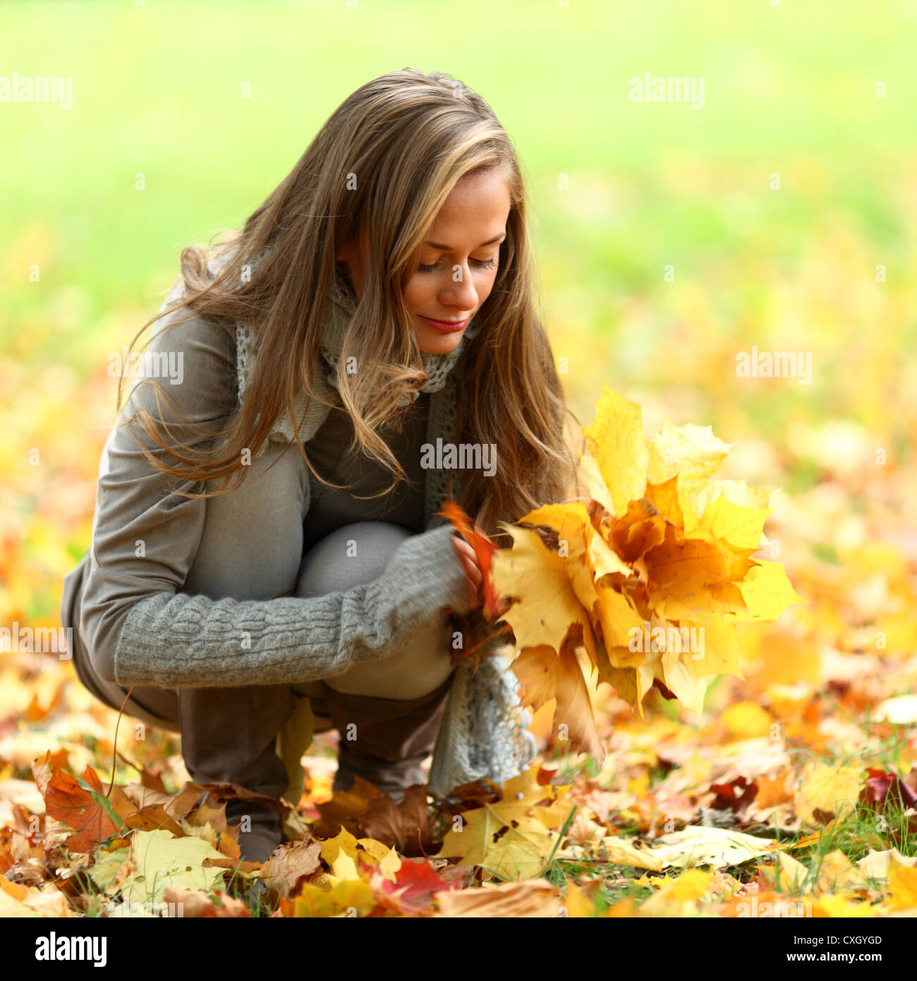 autumn woman portret in park Stock Photo - Alamy