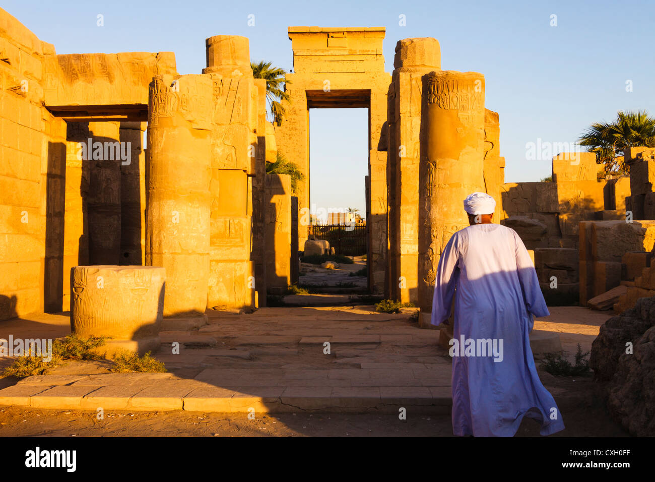 Galabiya hi-res stock photography and images - Alamy