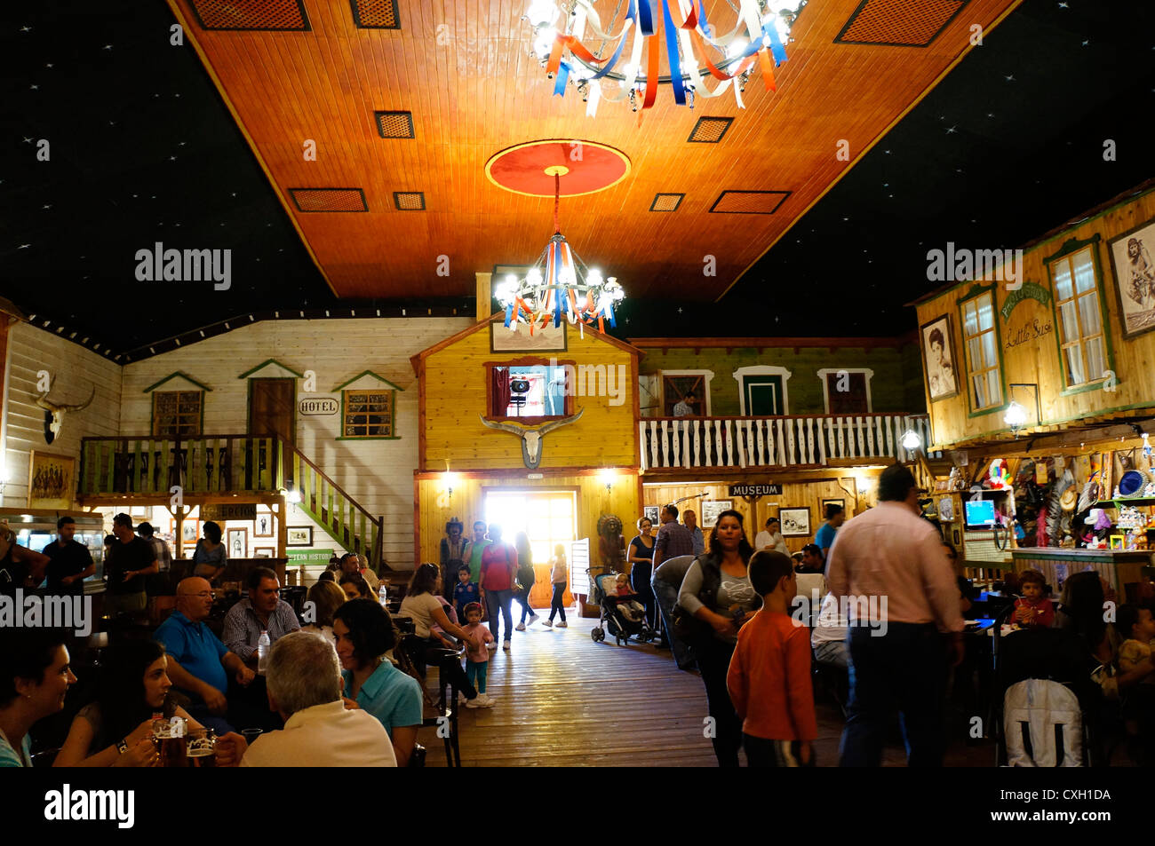 Saloon bar western hi-res stock photography and images - Alamy