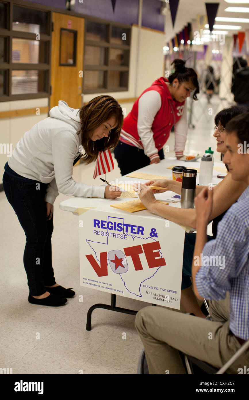 18 year old voter hi-res stock photography and images - Alamy