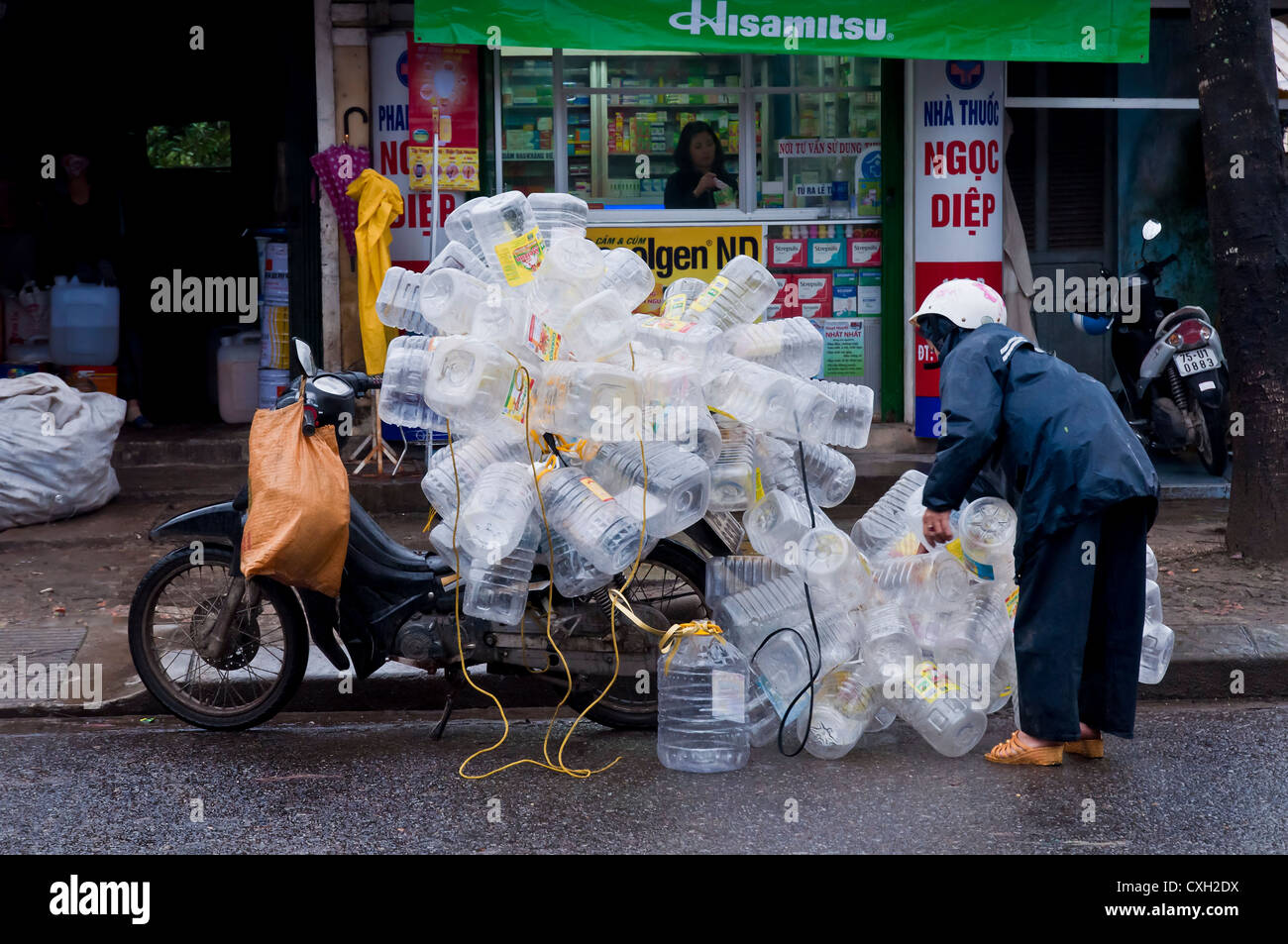 Overloaded motorcycle asia hi-res stock photography and images - Alamy