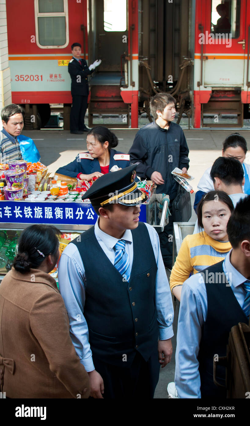 Busy platform at a Chinese railway station Stock Photo - Alamy