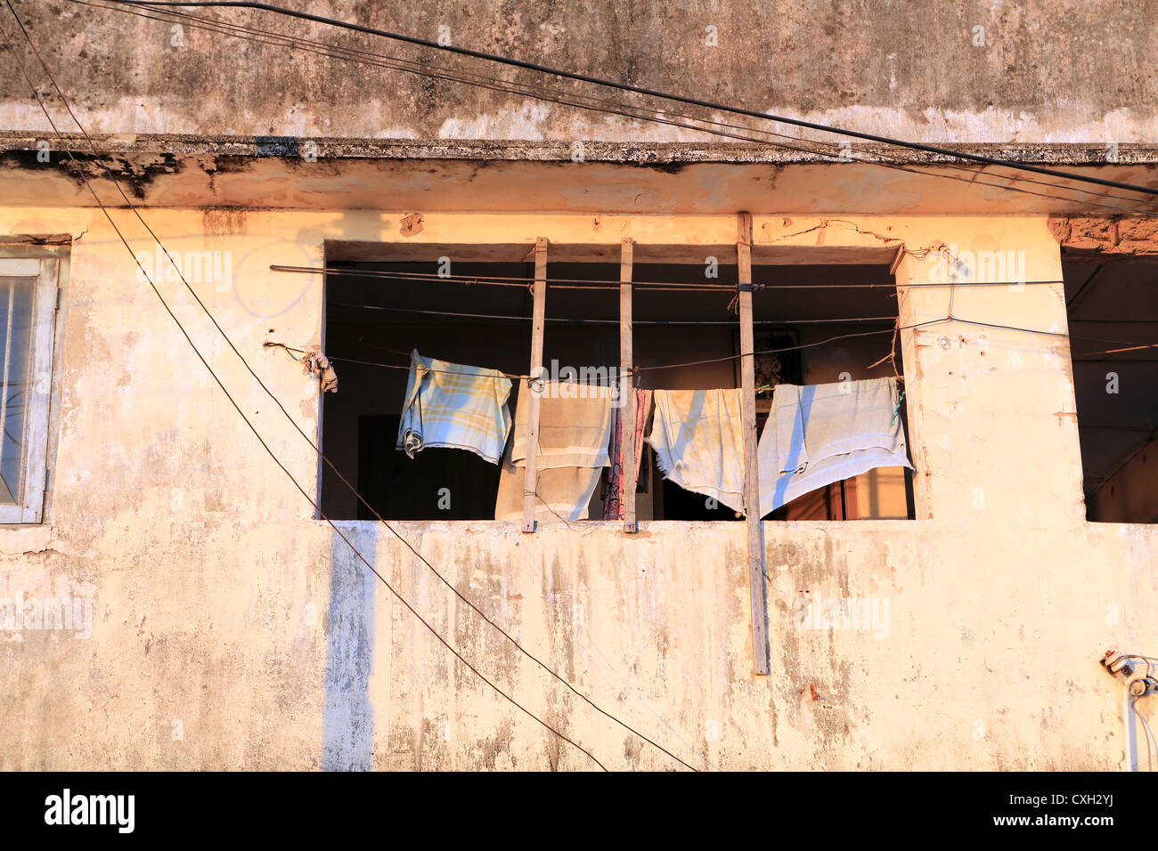 Clothes line on building hi-res stock photography and images - Alamy
