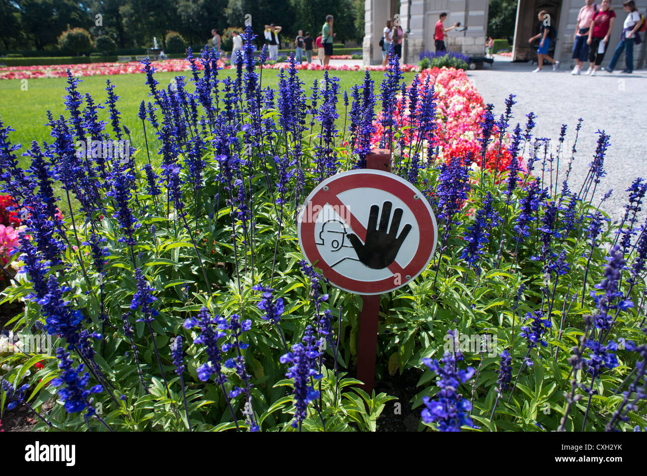 Garden warning signs hi-res stock photography and images - Alamy