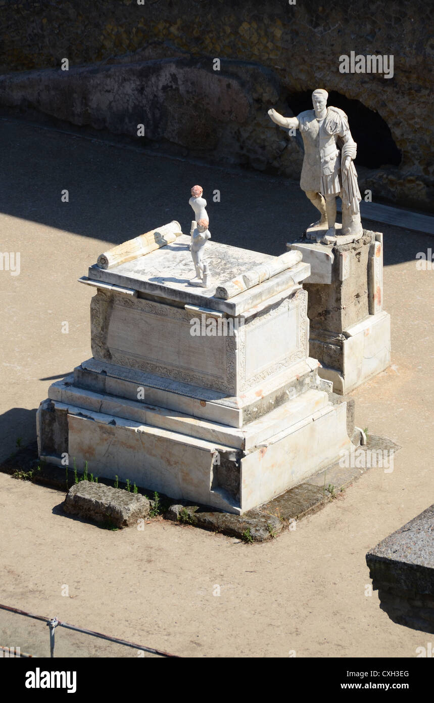 Herculaneum statue hi-res stock photography and images - Alamy