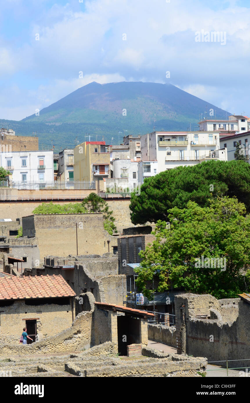 Herculaneum ruins with the modern town and Vesuvius behind Stock Photo ...
