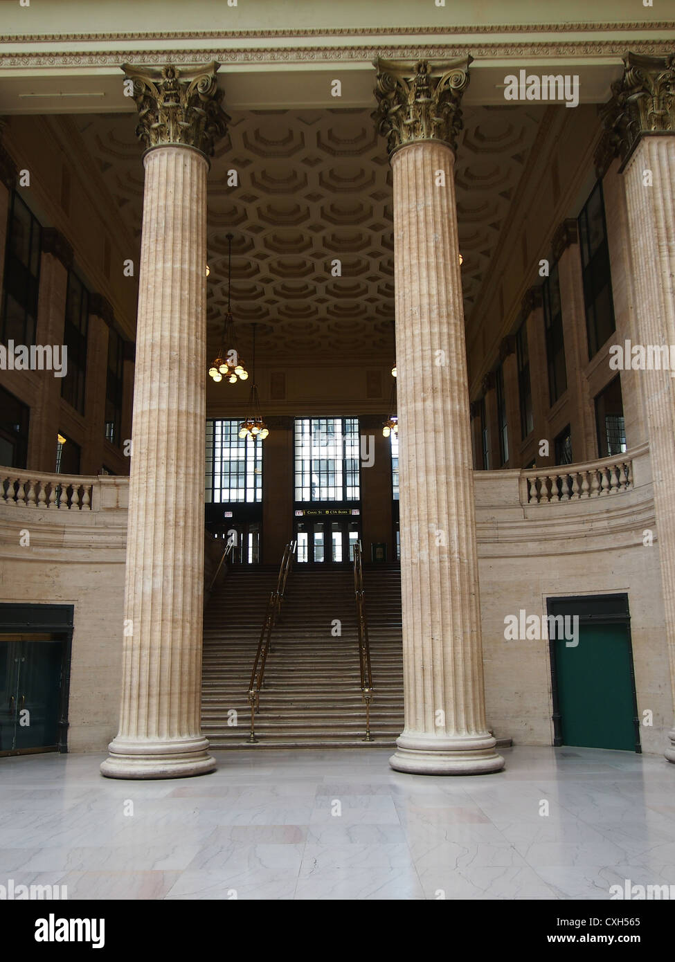 Chicago union station entrance hi-res stock photography and images - Alamy