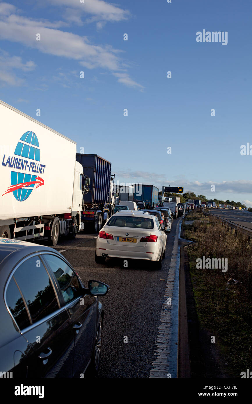 Three lanes hi-res stock photography and images - Alamy