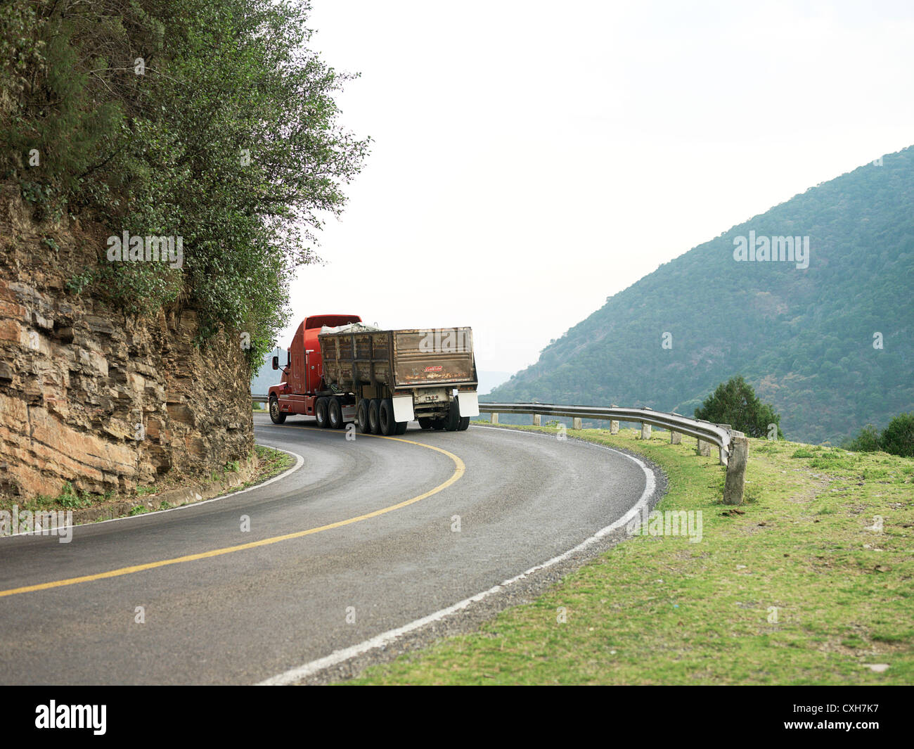 A turn in the road of route 120 between San Miguel Allende and Jalpan ...