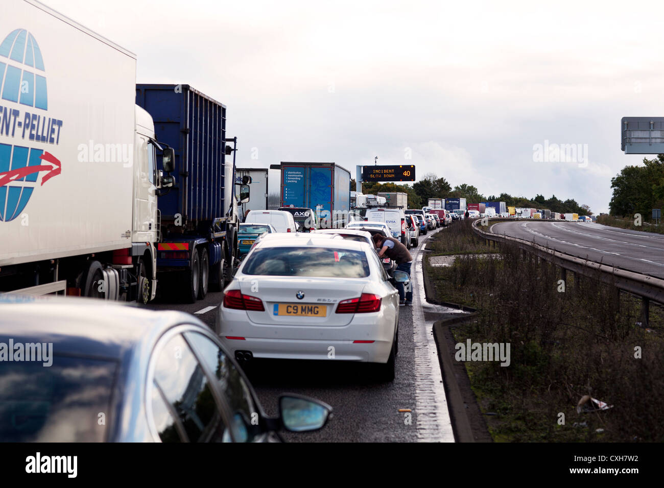Congestion charge road signs in hi-res stock photography and images - Alamy