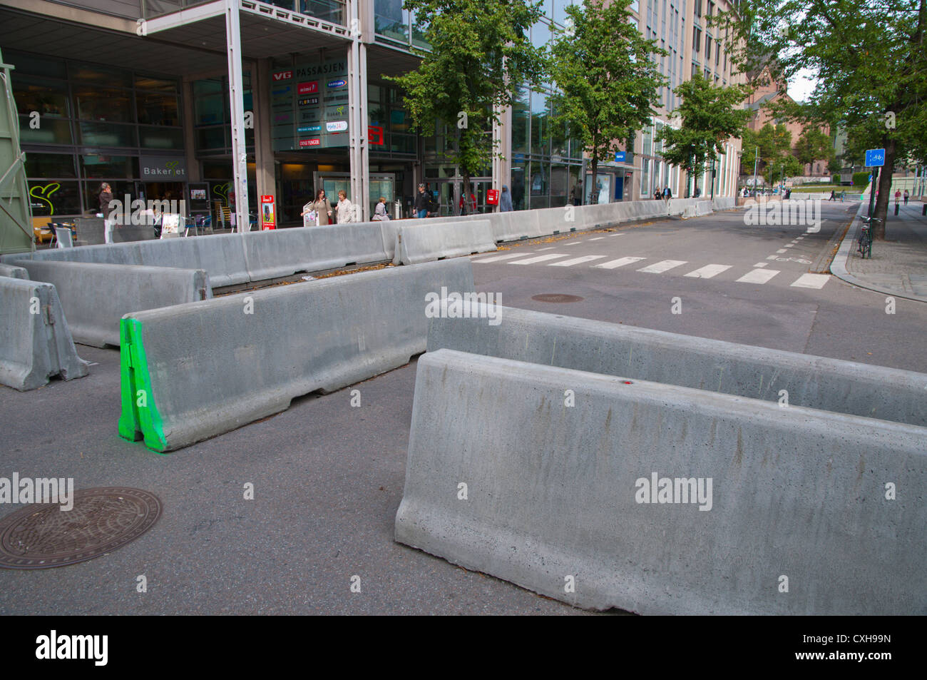 Concrete barriers hi-res stock photography and images - Alamy