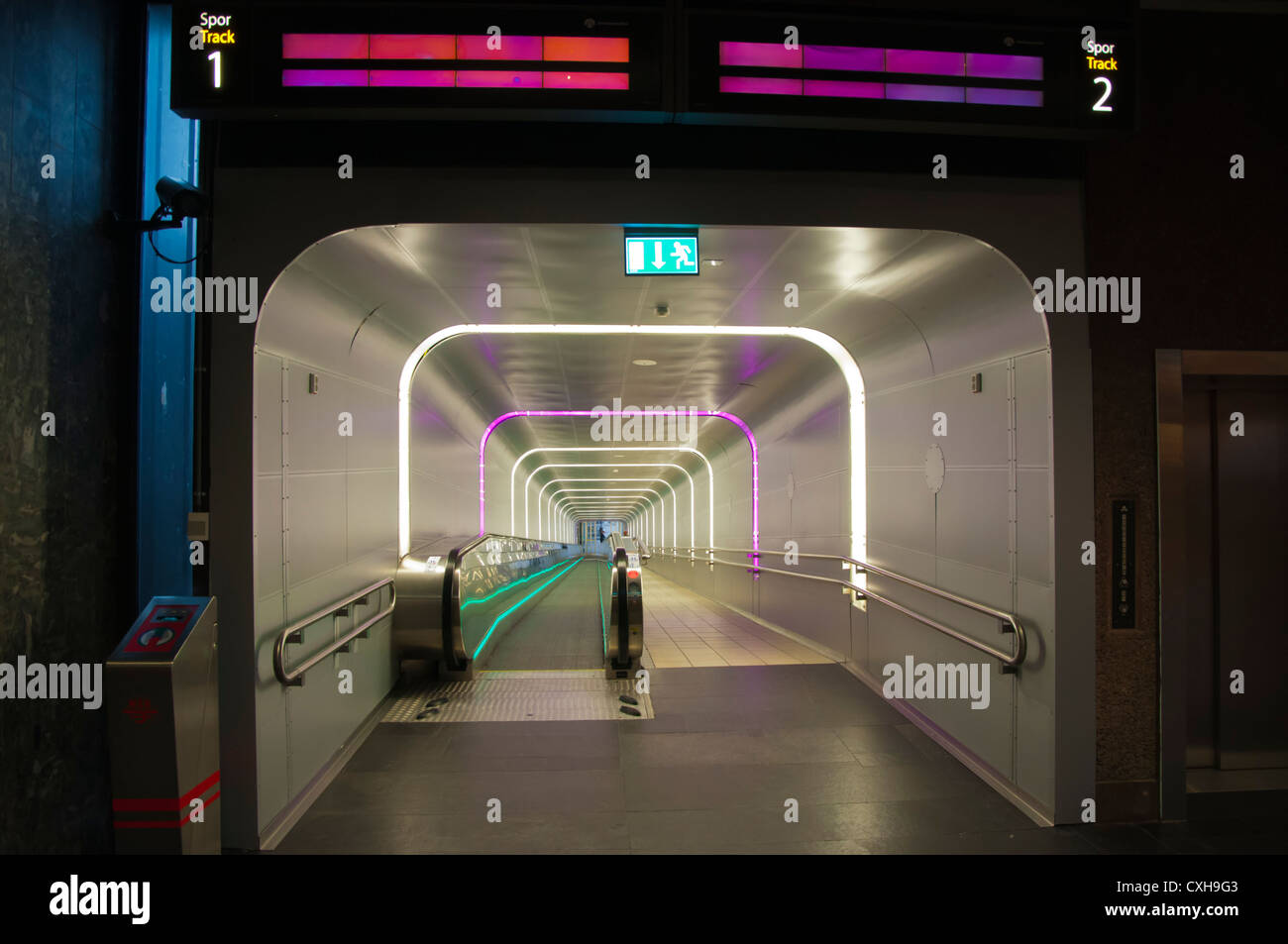 Passage to platforms 1 and 2 at Oslo S central main railway station ...