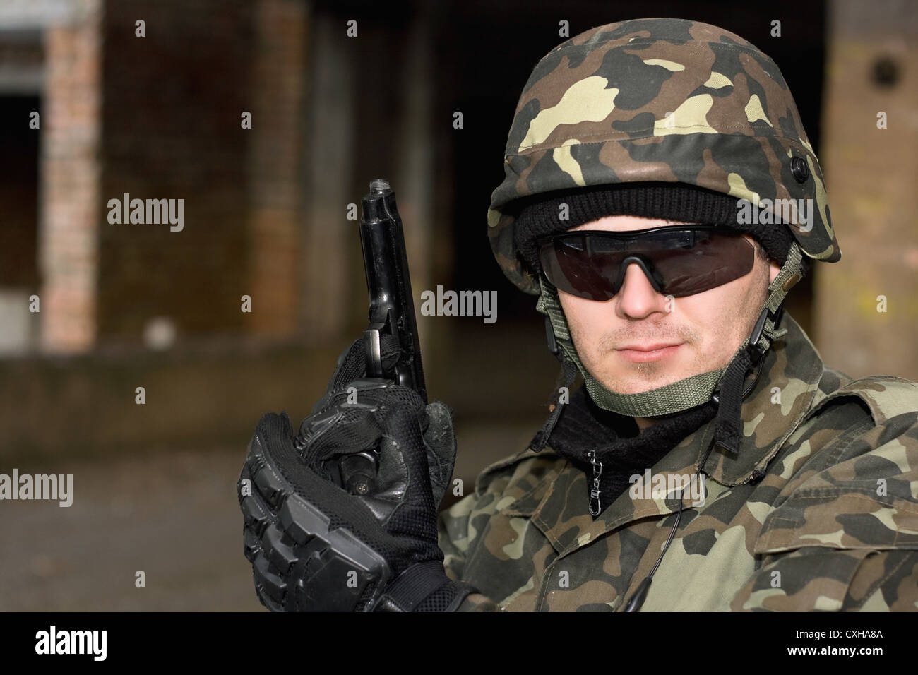 Brave man with a gun Stock Photo - Alamy